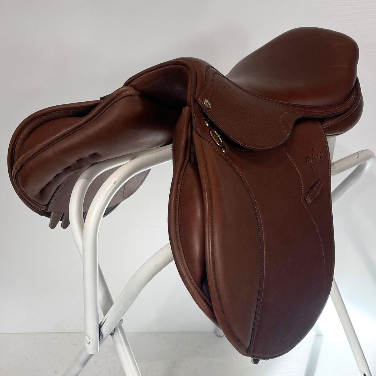 Pessoa Gen-X Natural AMS Close Contact Saddle, 17" | Saddles Canada